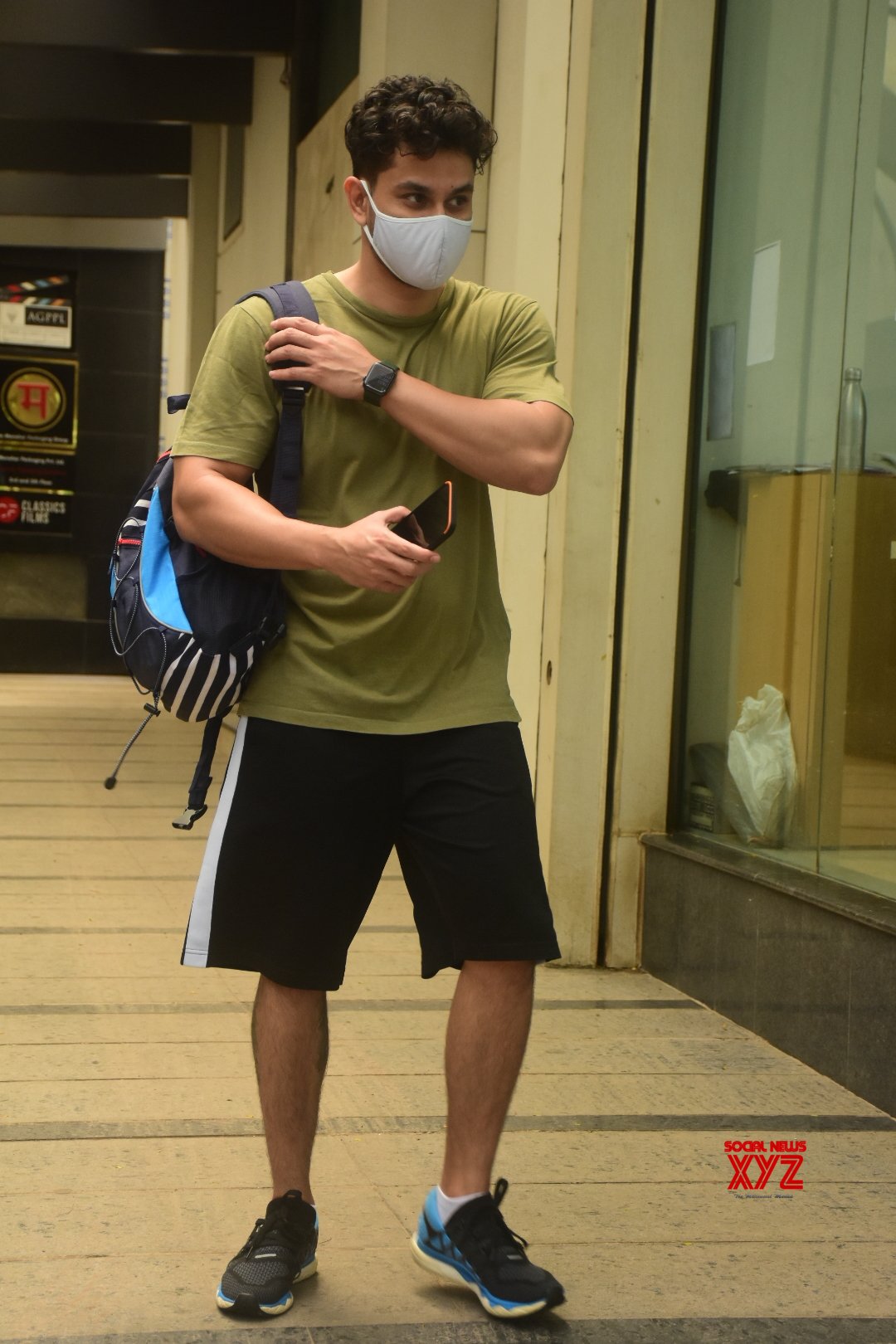 Kunal Khemu Spotted At Bandra - Gallery - Social News XYZ