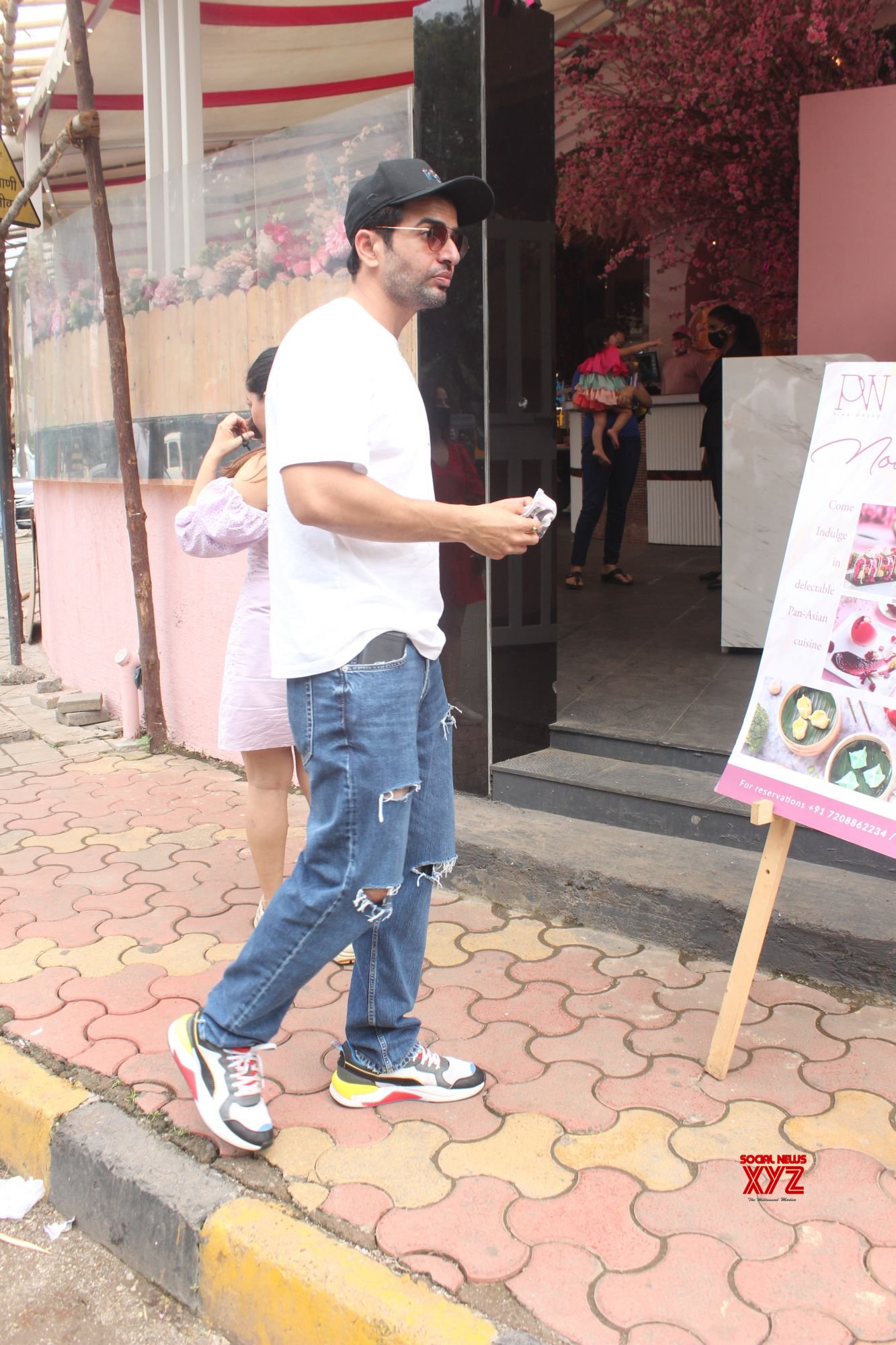 Jay Bhanushali Spotted At Juhu - Gallery - Social News XYZ