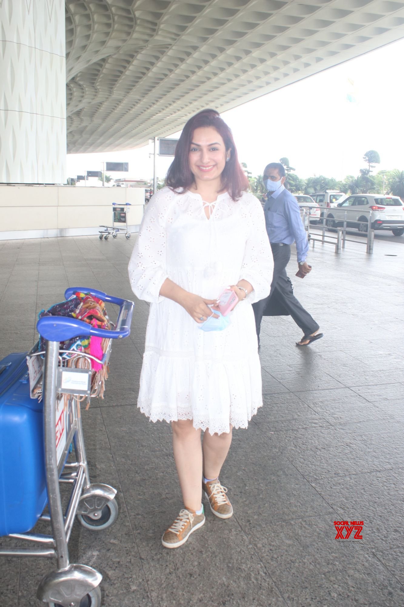 Singer Akriti Kakkar Spotted At Airport Departure - Gallery - Social ...