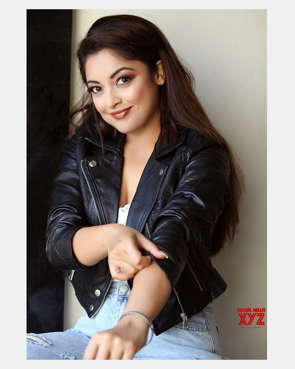 Tanushree Dutta looks ethereal and super fit in these latest stills ...