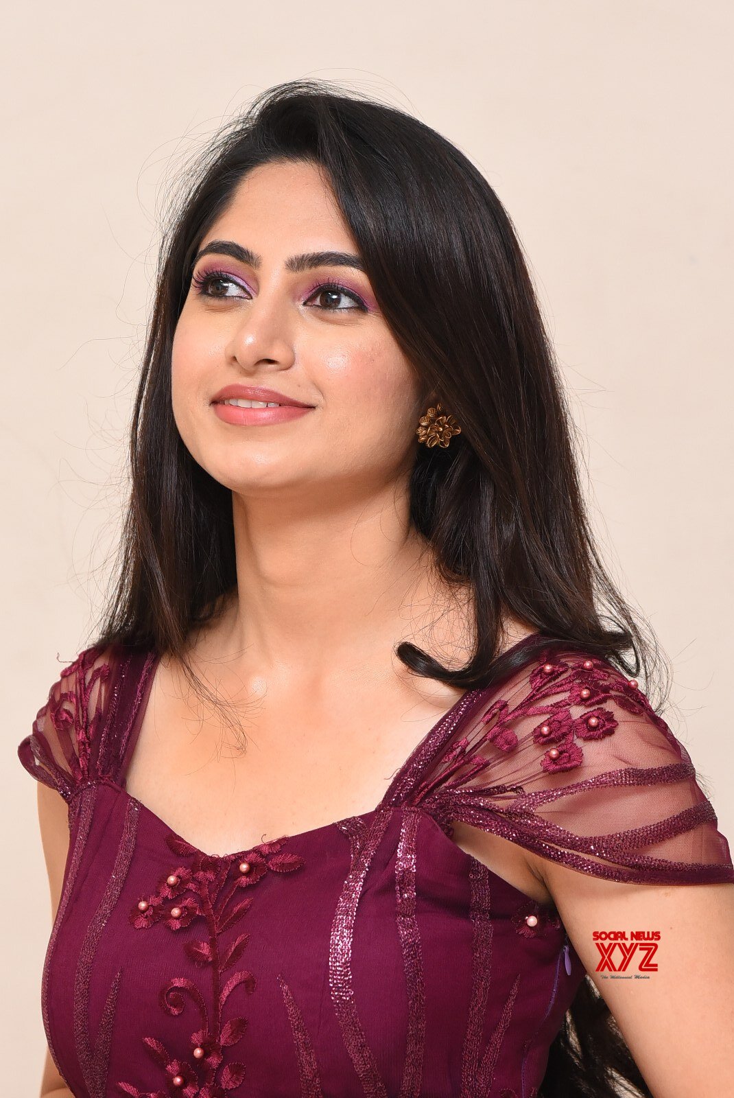 Actress Kushi Ravi Stills From Dia Movie Pre Release Event - Social ...