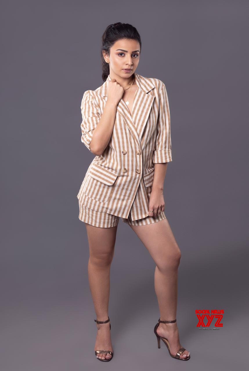 Actress Mahima Makwana Latest Glam Stills - Social News XYZ