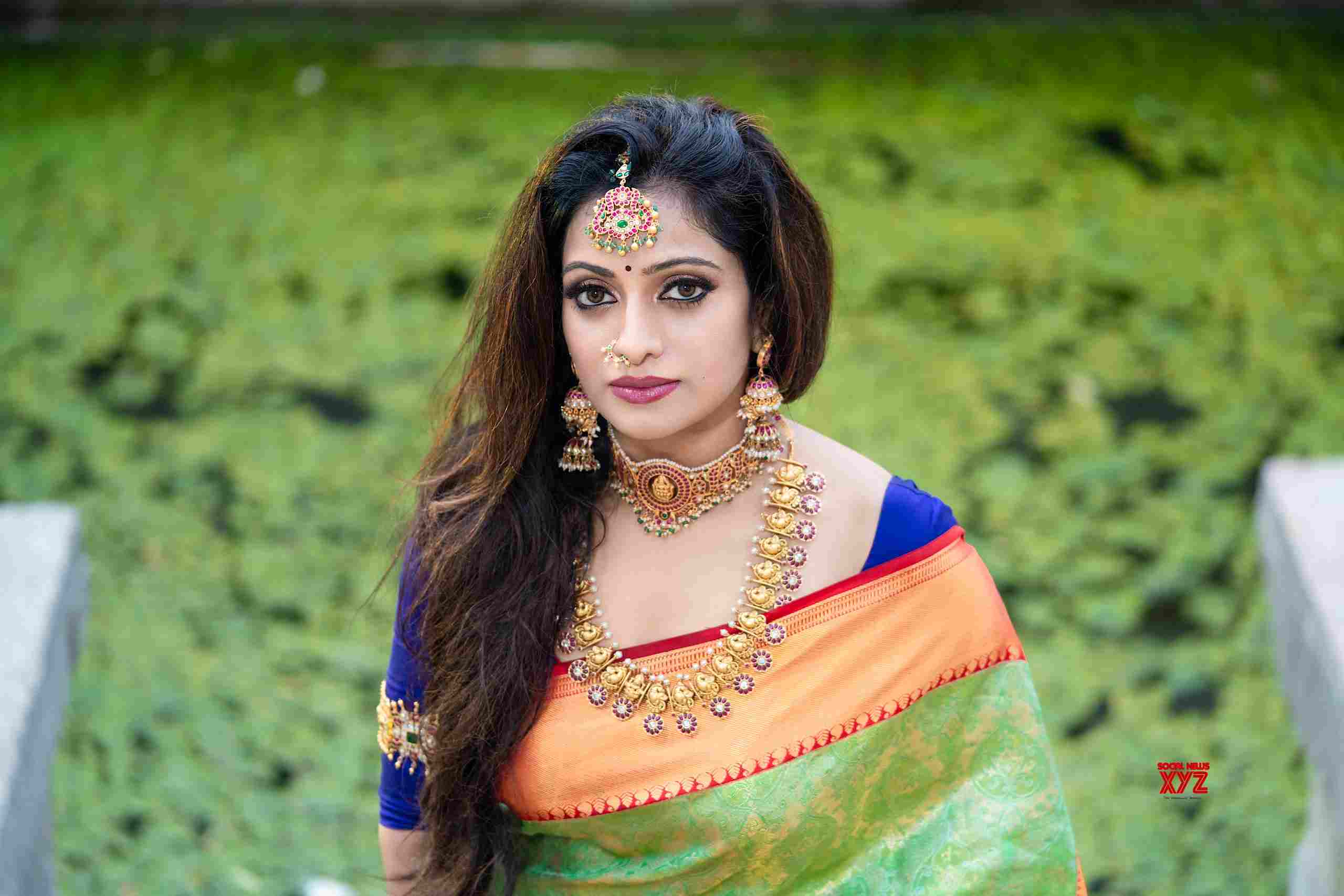 Anchor Udaya Bhanu Glam HD Stills In Traditional Wear - Social News XYZ
