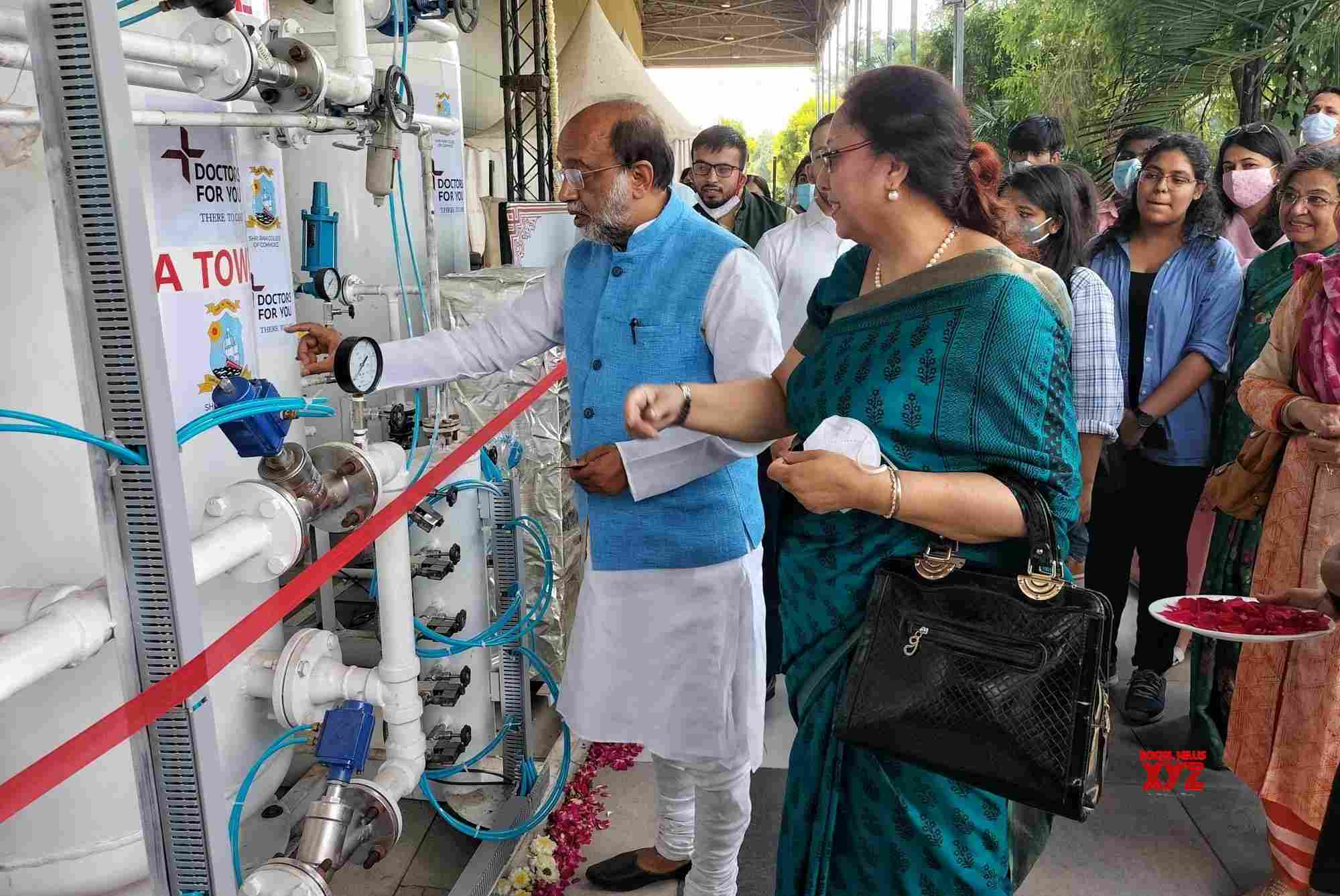 New Delhi : Former Union Minister and SRCC Alumni Vijay Goel with ...