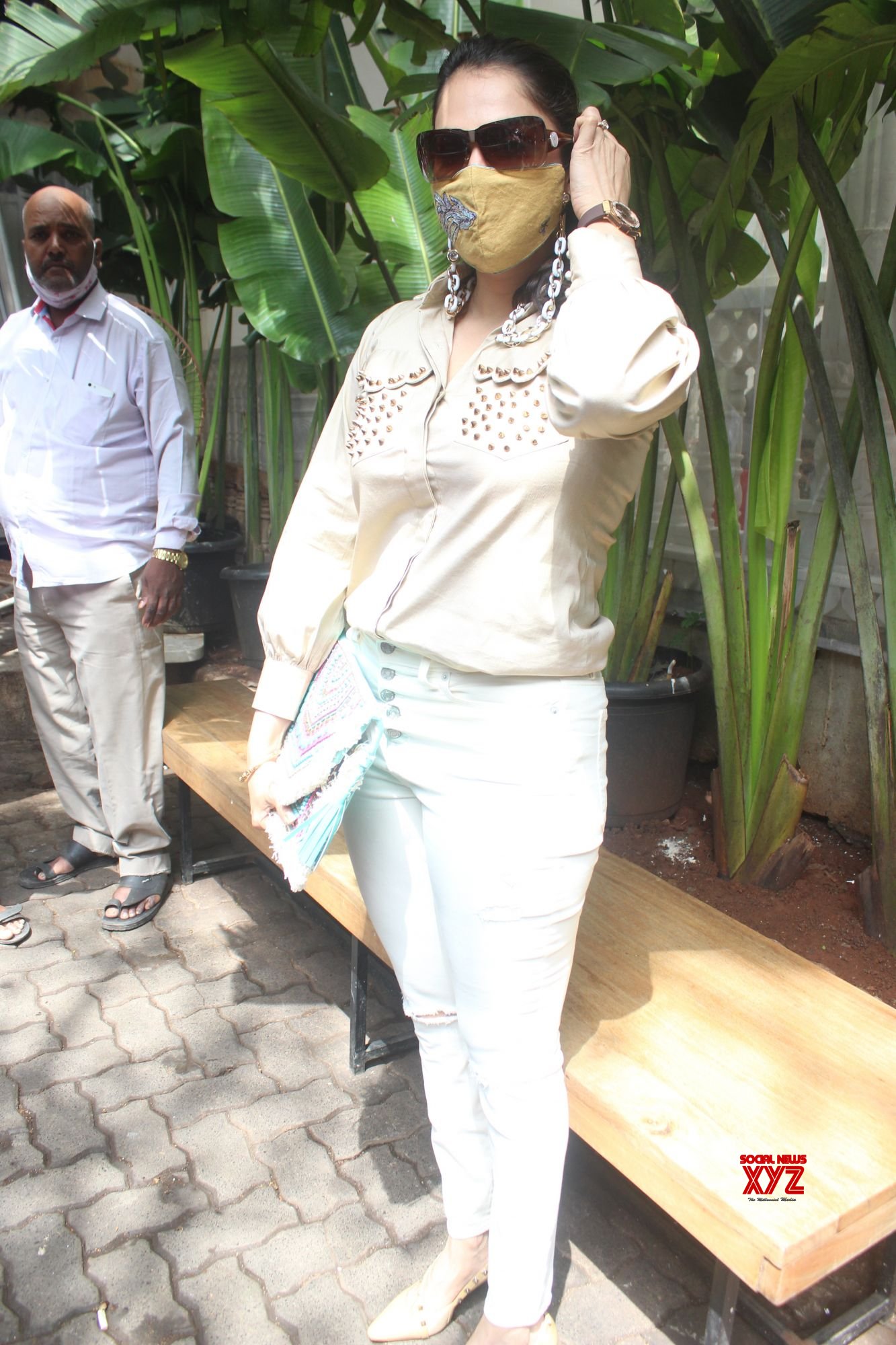 Actress Isha Koppikar Spotted At Bandra - Gallery - Social News XYZ