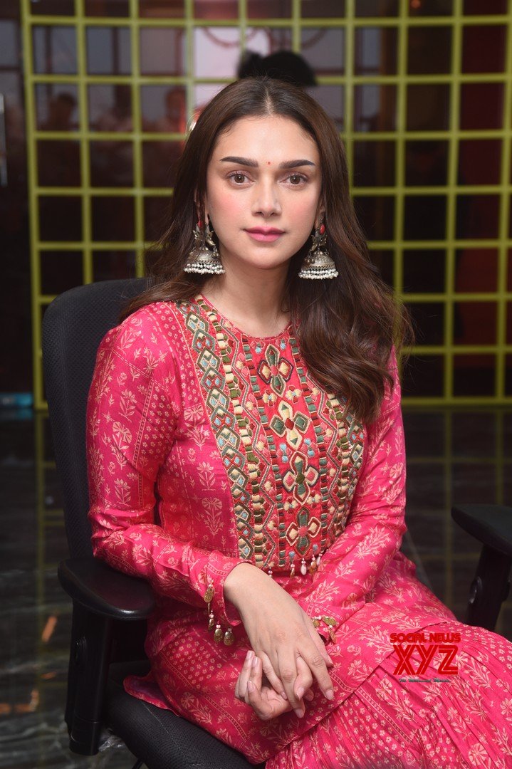 Actress Aditi Rao Hydari Glam Stills From Maha Samudram Movie Interview ...