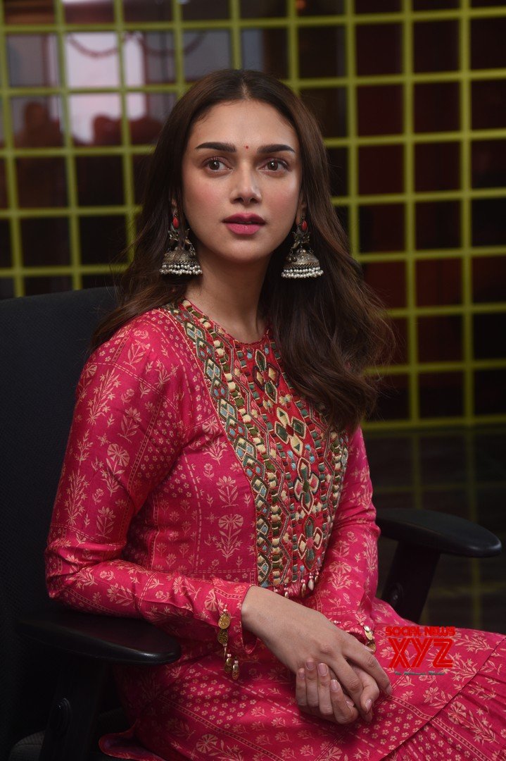 Actress Aditi Rao Hydari Glam Stills From Maha Samudram Movie Interview ...