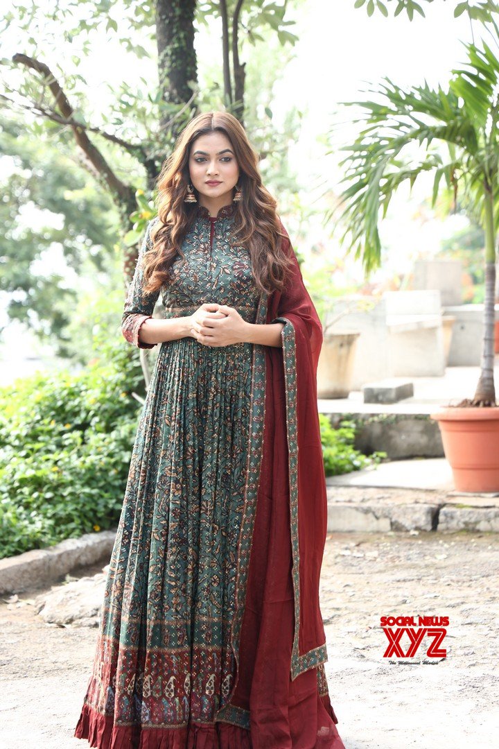 Actress Reva Glam Stills From Seetha Manohara Sri Raghava Movie Opening ...