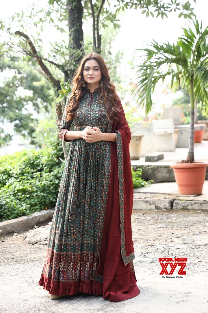 Actress Reva Glam Stills From Seetha Manohara Sri Raghava Movie Opening ...