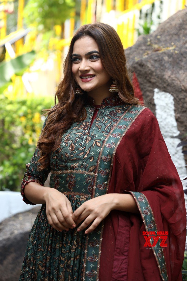 Actress Reva Glam Stills From Seetha Manohara Sri Raghava Movie Opening ...