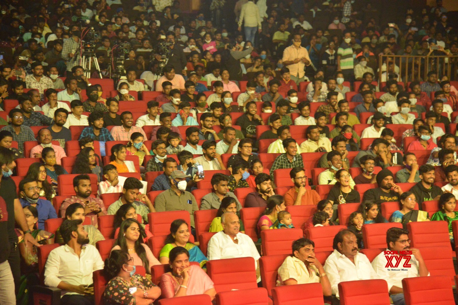 Naga Shaurya And Ritu Varma's Varudu Kaavalenu Movie Pre Release Event ...