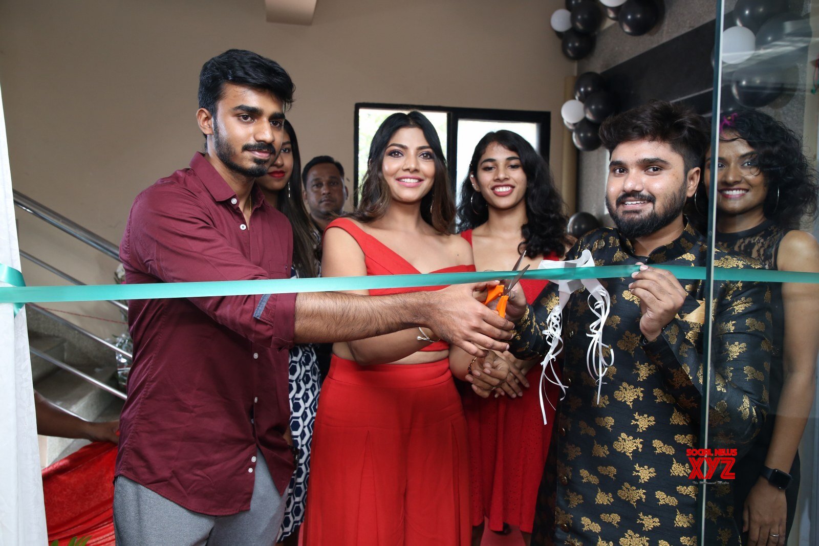 Bigboss Lahari Shari Launched TONI & GUY Hairdressing & Bridal Salon at ...