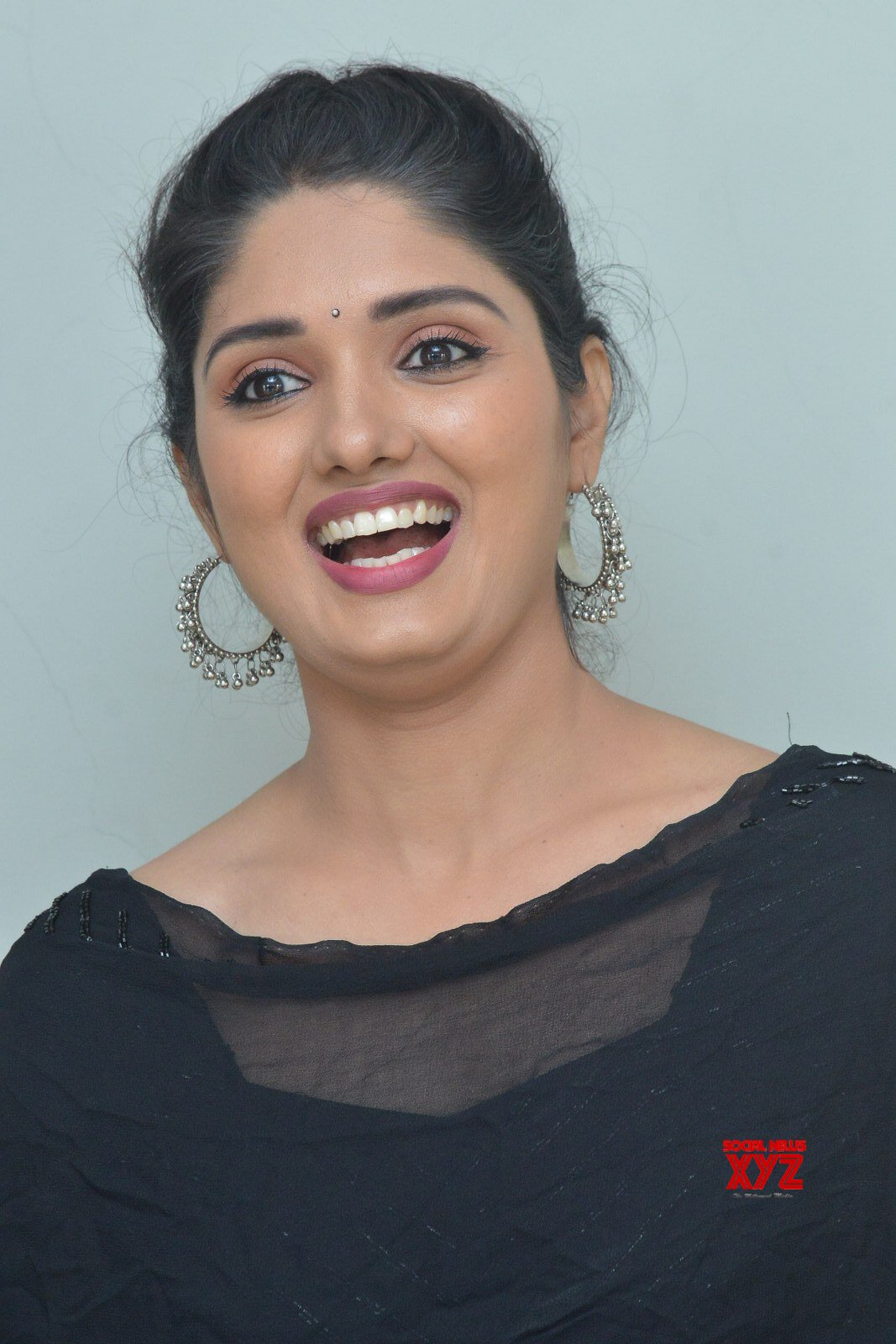 Actress Geeth Saini Glam Stills From Pushpaka Vimanam Movie Thanks Meet ...