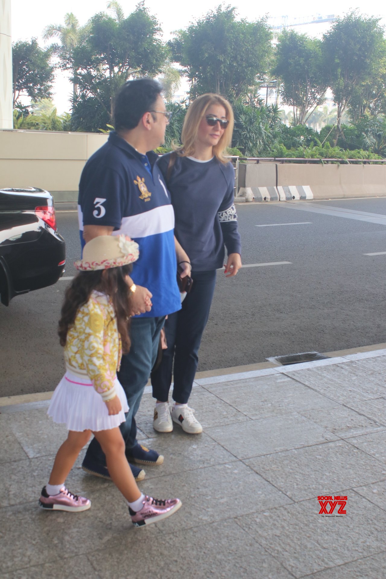 Adnan Sami With Family Spotted At Airport - Gallery - Social News XYZ