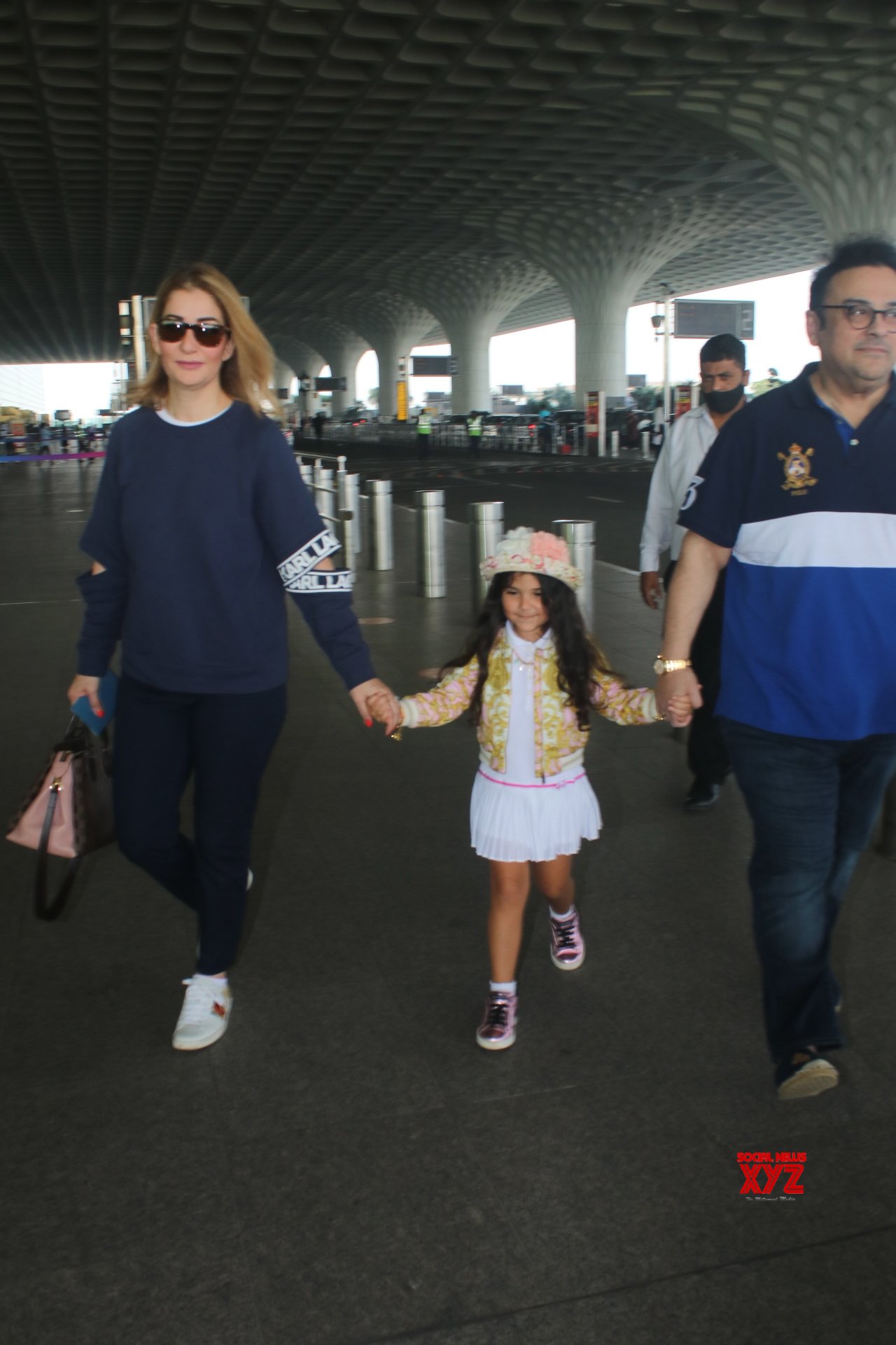 Adnan Sami With Family Spotted At Airport - Gallery - Social News XYZ