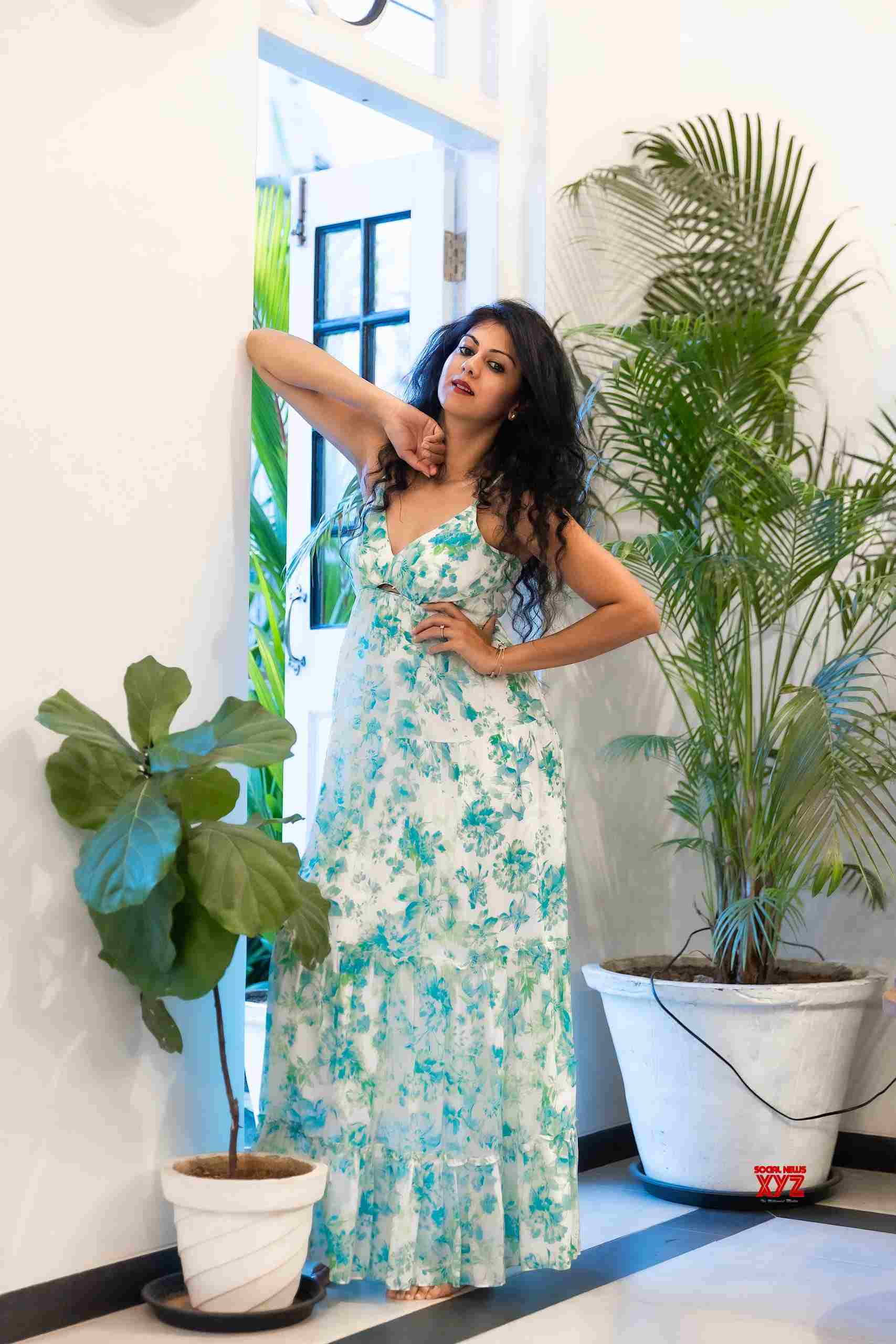 Actress Kamna Jethmalani Latest Hot Glam HD Stills - Social News XYZ