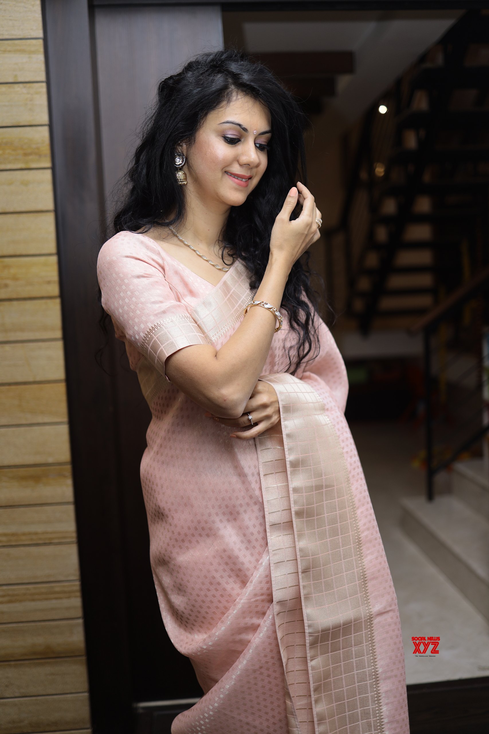 Actress Kamna Jethmalani Latest Hot Glam HD Stills - Social News XYZ