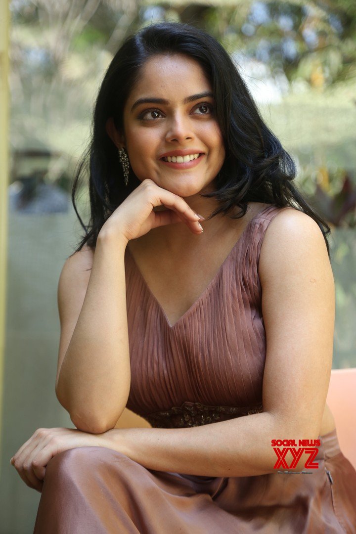 Actress Riddhi Kumar Glam Stills Set 2 - Social News XYZ