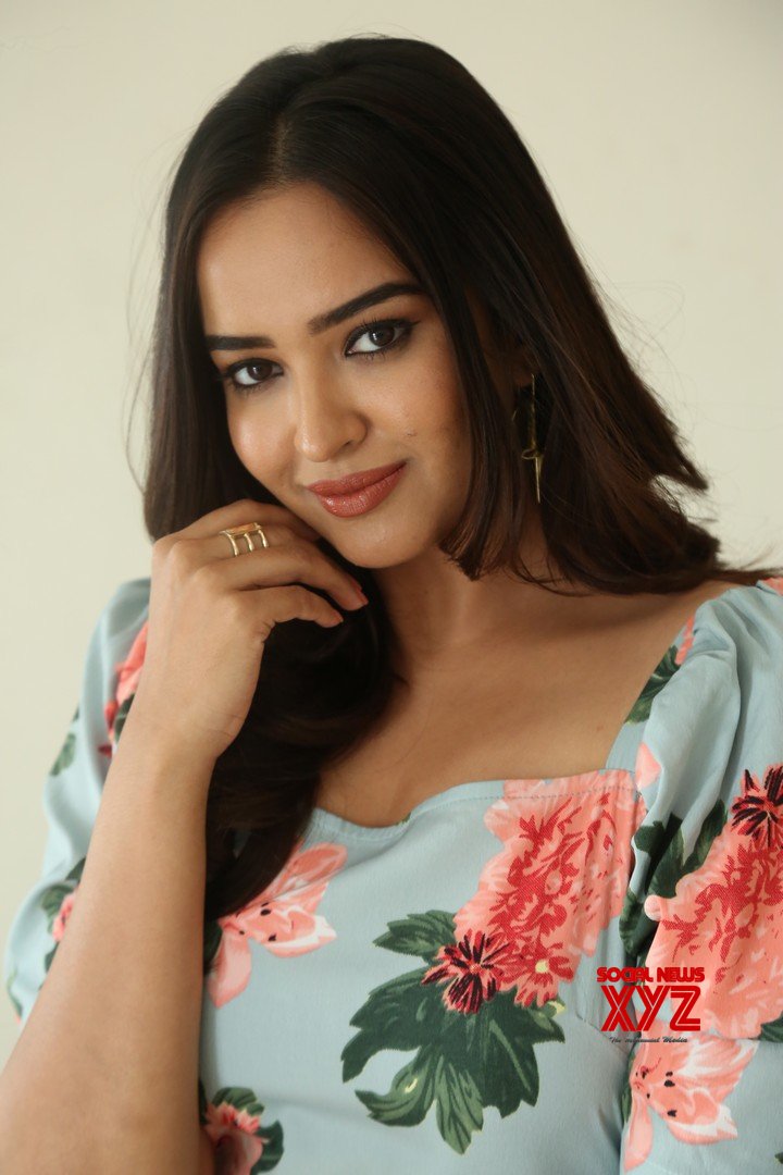 Actress Pujitha Ponnada Glam Stills From Joruga Husharuga Movie Press ...