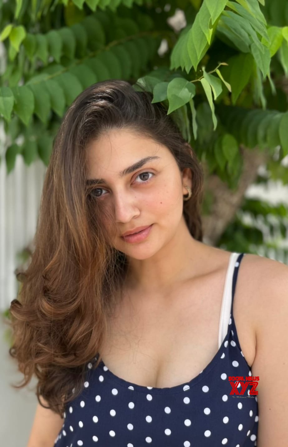 Actress Nazia Davison Hot Glam Stills - Social News XYZ