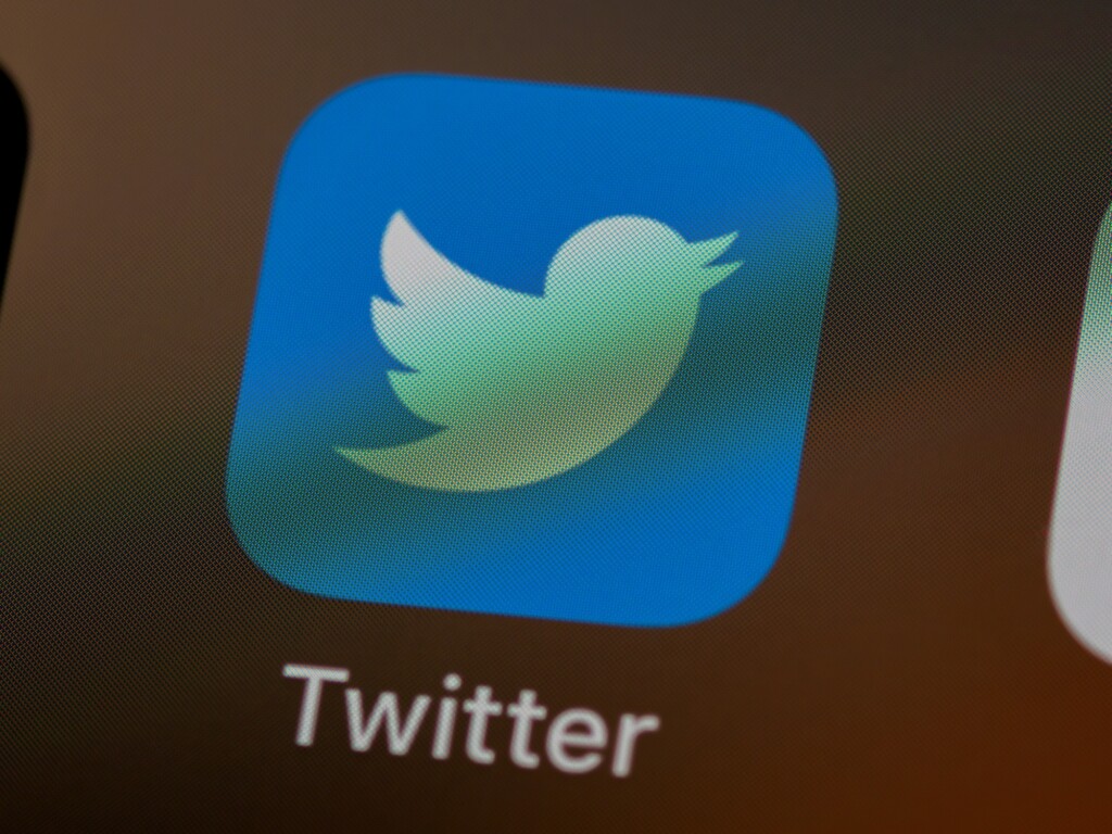 People receiving phishing emails for Twitter verification - Social News XYZ