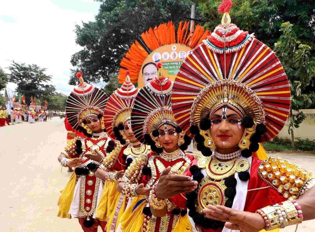 Doddaballapura : Artists pose for photographs at the Jana Spandana ...