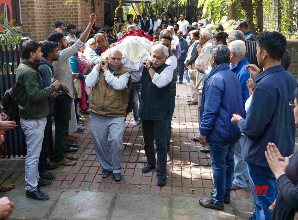 : Ahmedabad :Relatives and Family members carry mortal remains of ...