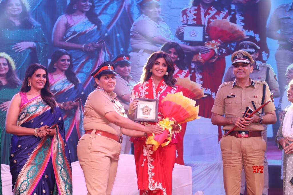 Shilpa Shetty - Sonali Kulkarni And ACP Police At Felicitation Ceremony ...