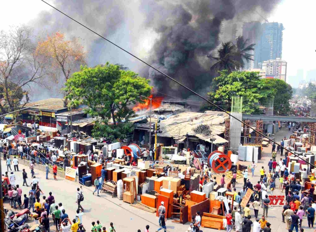 : Mumbai: Smoke billows as fire broke out at the Appapada slums # ...