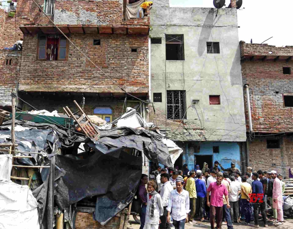 New Delhi : Six die of suffocation after fire breaks out in house in ...