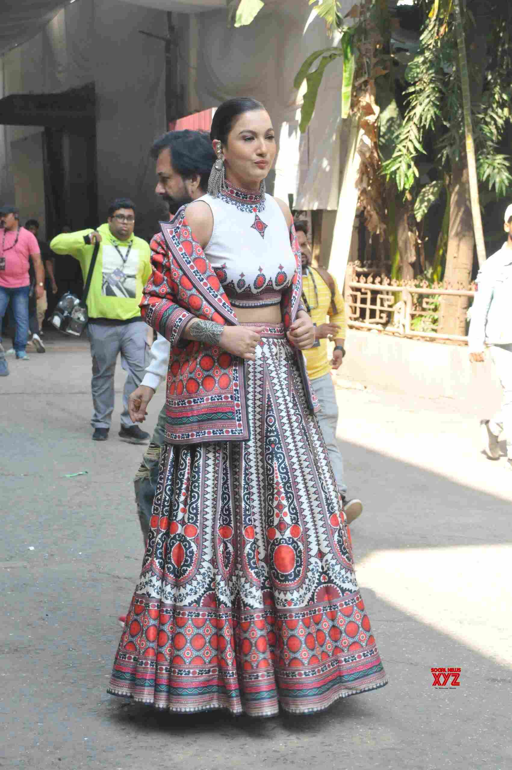 Malaika Arora, Arshad Warsi, Javed Jaffrey, And Kriti Sanon Spotted Jhalak Dikhhla Jaa - Gallery ...