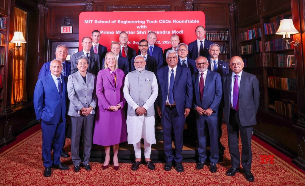 New York: PM Modi Poses with MIT School of Engineering Tech CEOs - # ...
