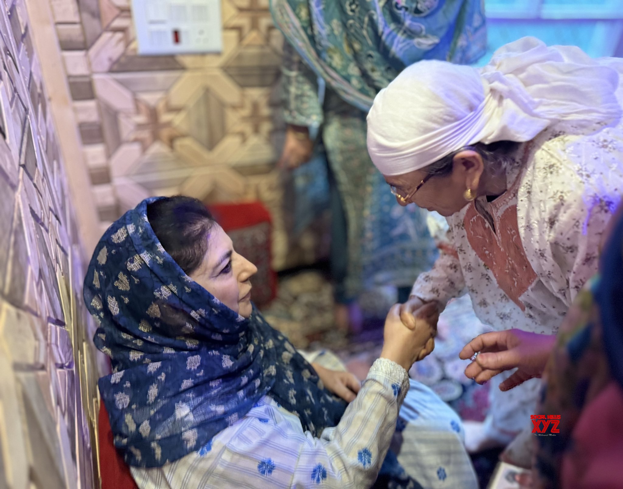 Pulwama: JKPDP President Mehbooba Mufti visits the family of Noor ...