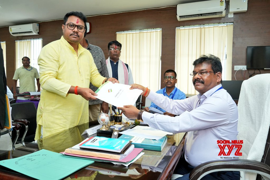Ranchi: JMM MLA Vikas Kumar Munda files his nomination papers from Tamar Assembly #Gallery ...