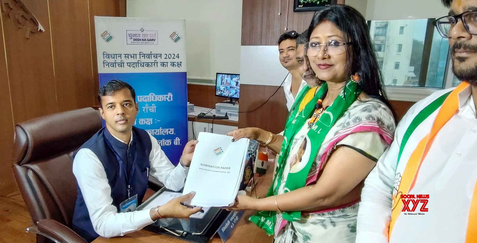 Ranchi: JMM candidate Mahua Maji files her nomination papers - #Gallery - Social News XYZ