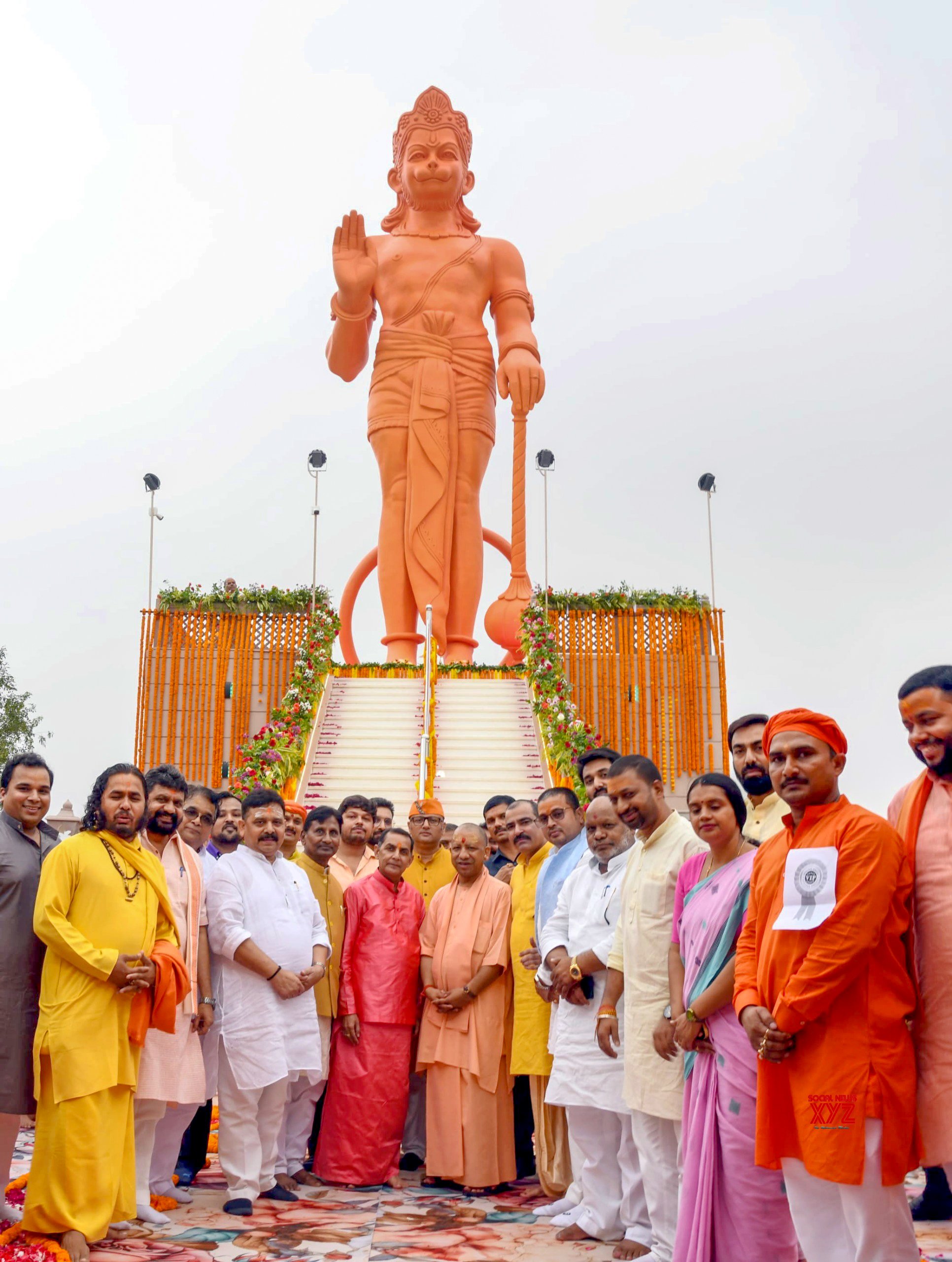 Varanasi: Uttar Pradesh CM Yogi Adityanath unveils the huge statue of ...