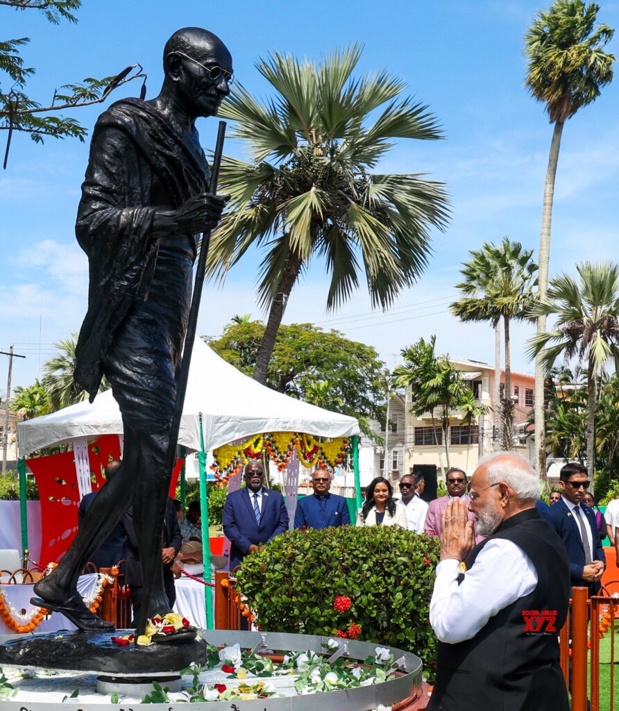 Georgetown: Prime Minister Narendra Modi pays tribute at the statue of ...