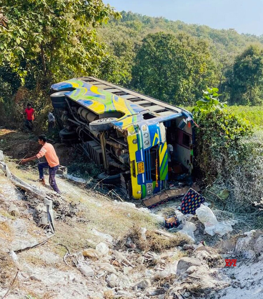 Nagpur: A school bus carrying students from Saraswati School to Bor Dam ...