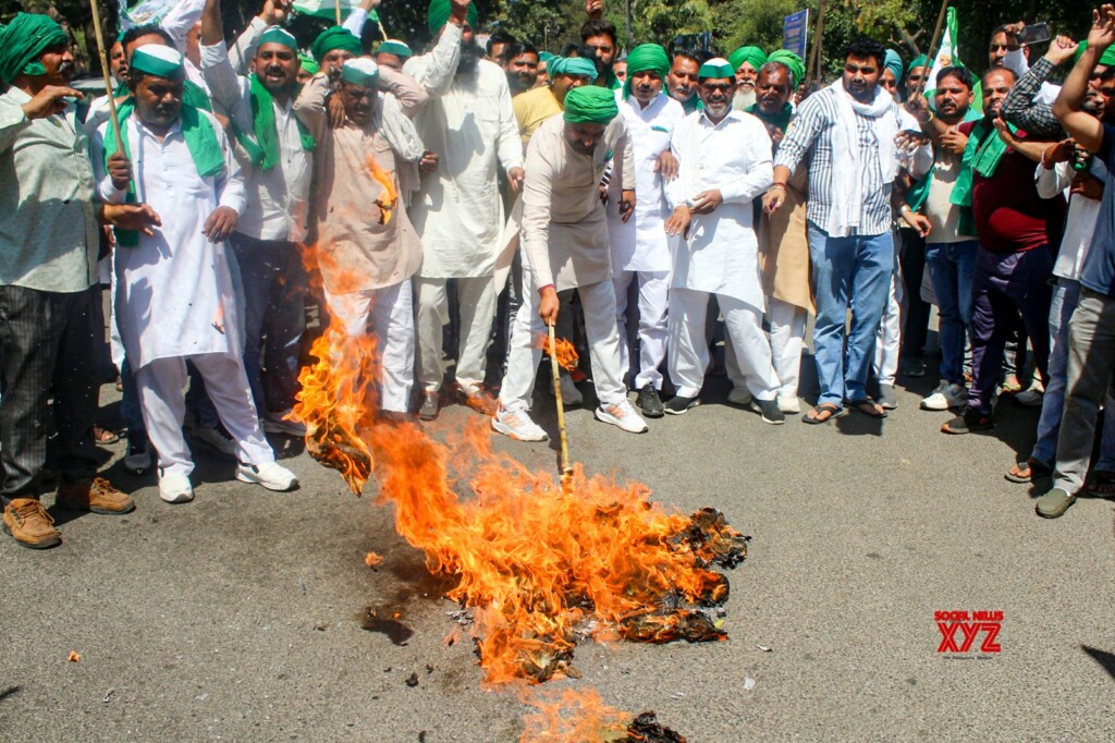 Meerut: BKU Protests Against Punjab Government #Gallery - Social News XYZ