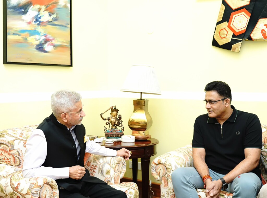New Delhi: EAM S. Jaishankar meets Former Indian cricketer and coach ...