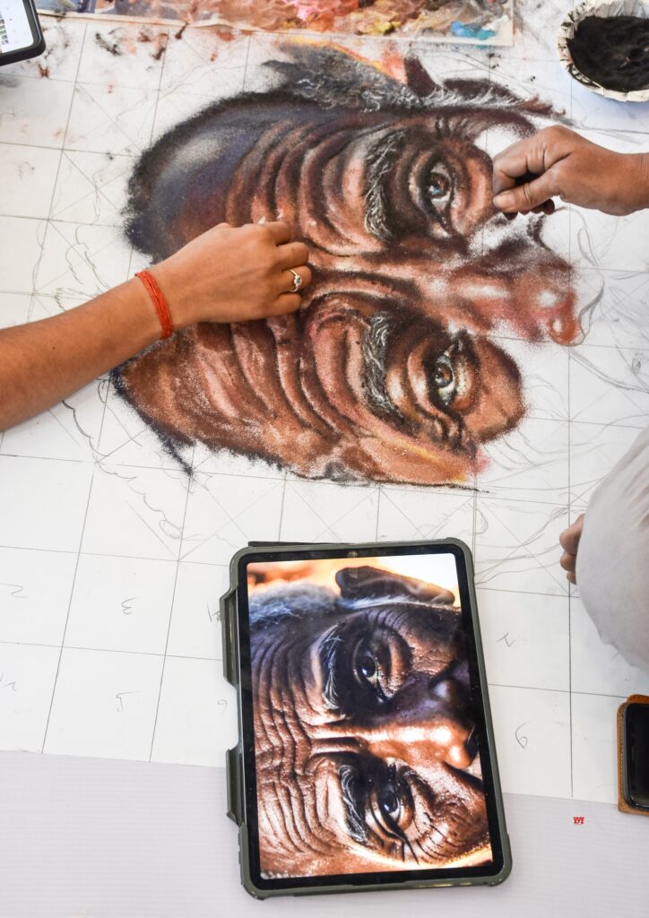 Surat: Artist at SGCCI Mega Art Festival #Gallery - Social News XYZ