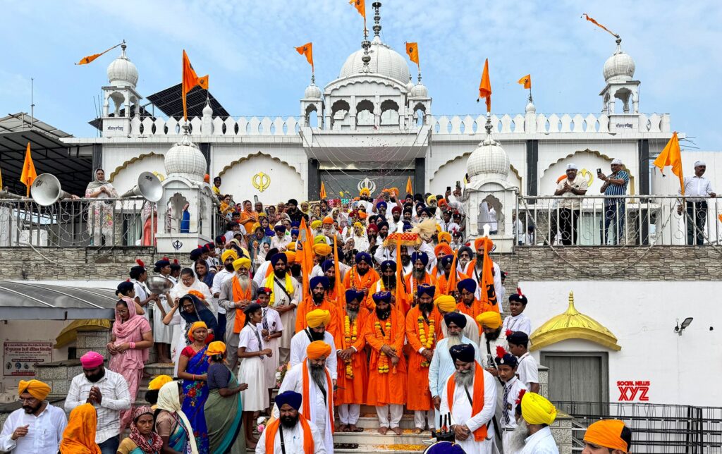 Devotees Observe 350th Martyrdom Anniversary of Guru Tegh Bahadur #Gallery - Social News XYZ