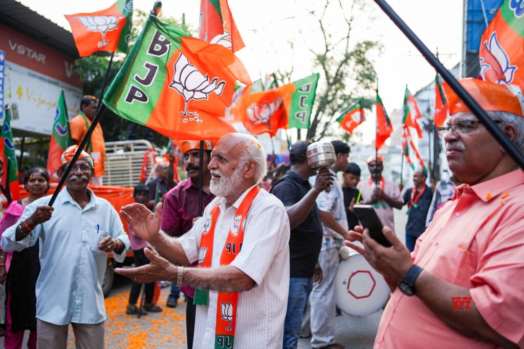 Kochi: BJP Activists Join Finale of Local Body Poll Campaign #Gallery ...